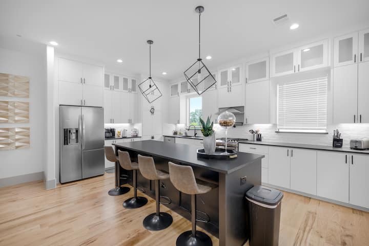 Modern Luxury Home Dallas + Rooftop +Downtownviews - Dallas, TX