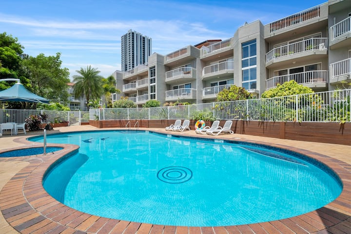 Walk To The Beach! Family Apartment! - Broadbeach