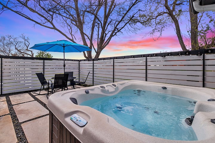 Modern Bungalow W/ Hot Tub, Fire Pit Near Main St. - Fredericksburg, TX