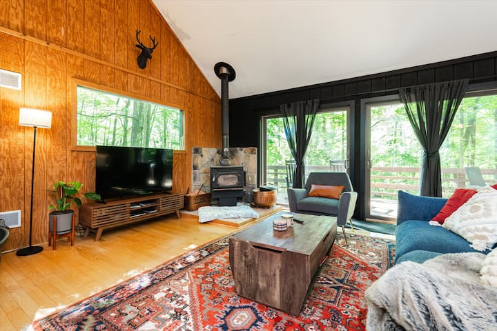 Cozy Wv Cabin • Firepit • Hot Tub • Near Dc - Berkeley Springs, WV