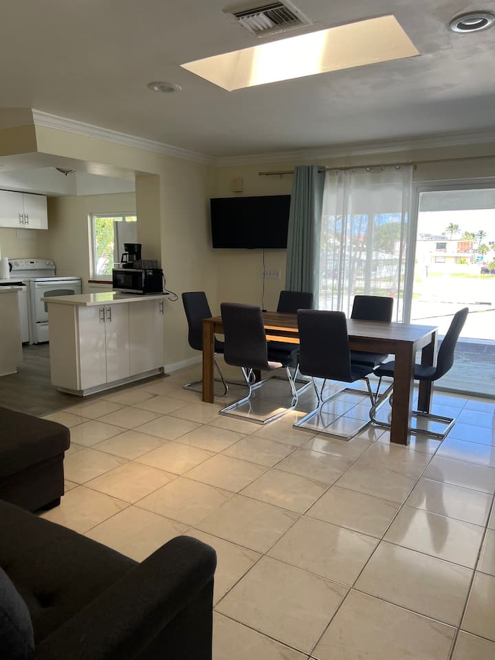 Private 2 Bedroom With Ocean View By The Beach - Lauderdale-by-the-Sea, FL