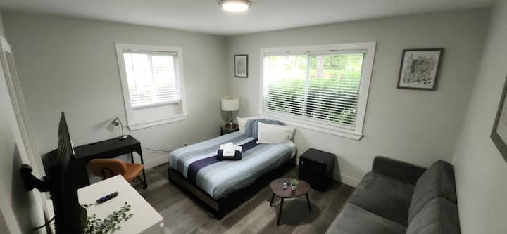 Private Room In Coconut Grove Townhouse W/ Parking - Miami, FL