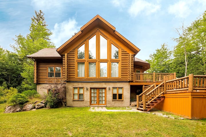 Fiddler Lake Resort: Luxury Chalet +Hot Tub, Sauna - Saint-Sauveur