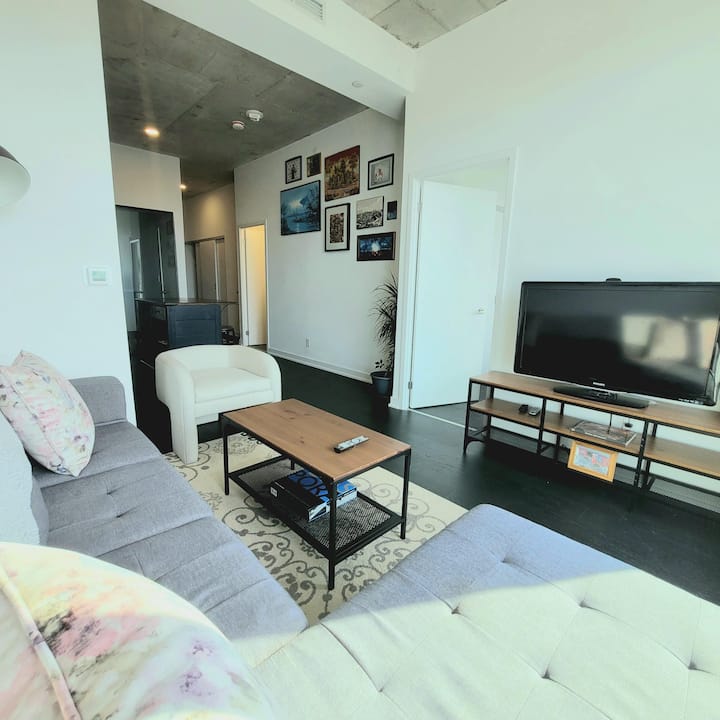 Feel At Home Spacious Industrial Style, 2bed 2bath - Toronto