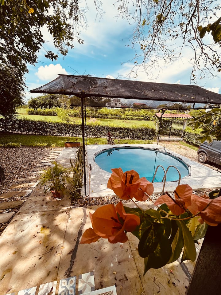 Casa Para Dos + Piscina Privada + Starlink - Carmen de Apicalá