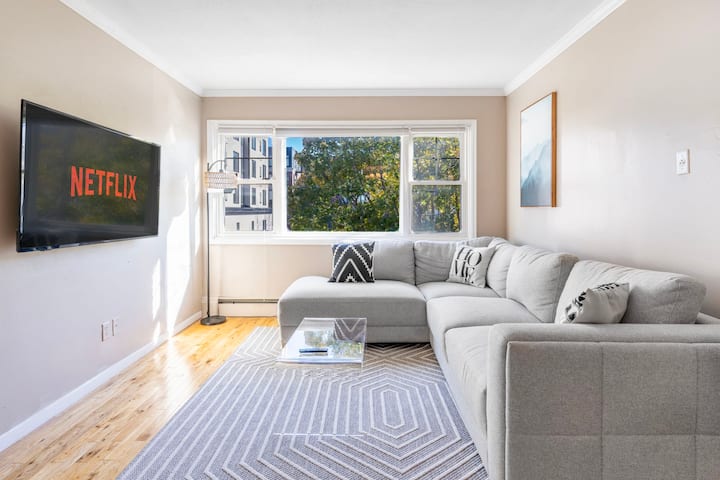 Uptown: Stylish & Central 2bd - Minneapolis, MN