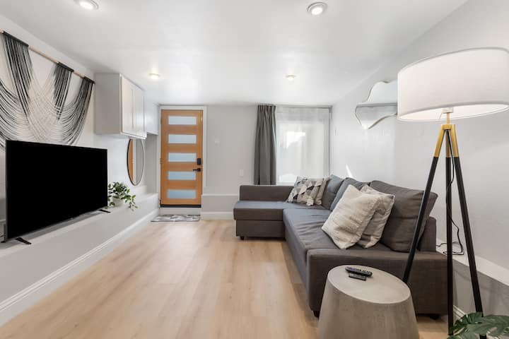 Cozy Modern Charm In The Heart Of Laurel Heights - San Francisco, CA