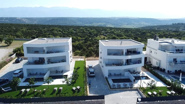 Pool Apartments Twins For 12 - Mandre