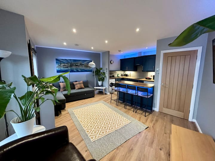 Sunshine On Leith. The River View Apartment - Edinburgh, UK