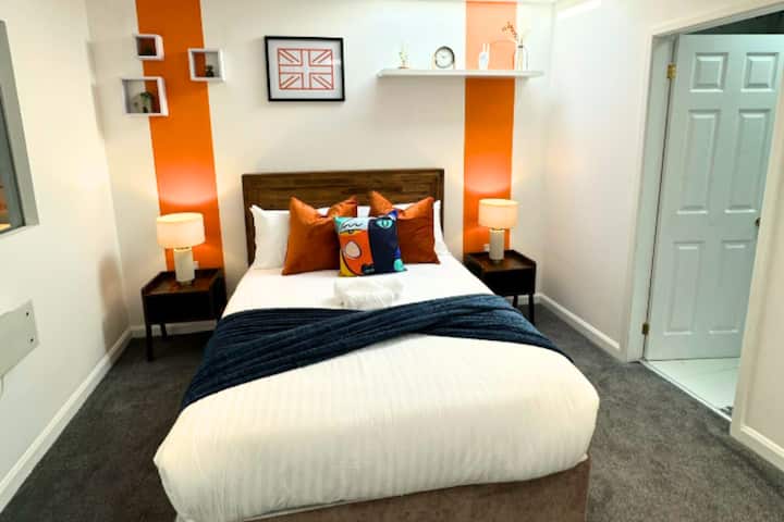 Stylish 1br Ensuite Apt W/ Wifi, Smart Tv, Parking - Birmingham