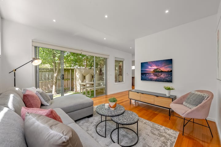 Relaxing Getaway Oasis With Patio In Charming Kew - Ivanhoe