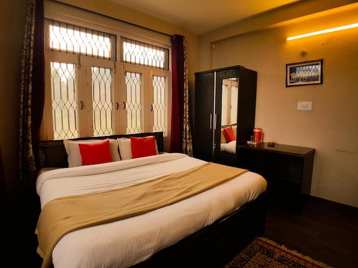 Exquisite Comfort: Deluxe Room At Hotel Cozy Nook - Dalhousie