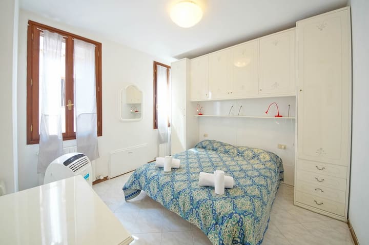 Dolcevita Apartments N 354: Biennale - Venice