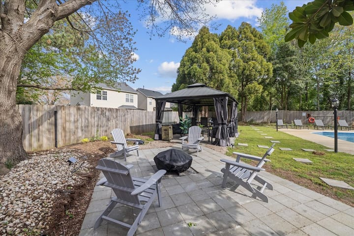 The Aqua Haven:14guests W Pool & Spacious Yard - Raleigh, NC