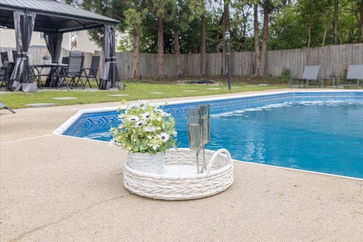 The Aqua Haven:14guests W Pool & Spacious Yard - Raleigh, NC