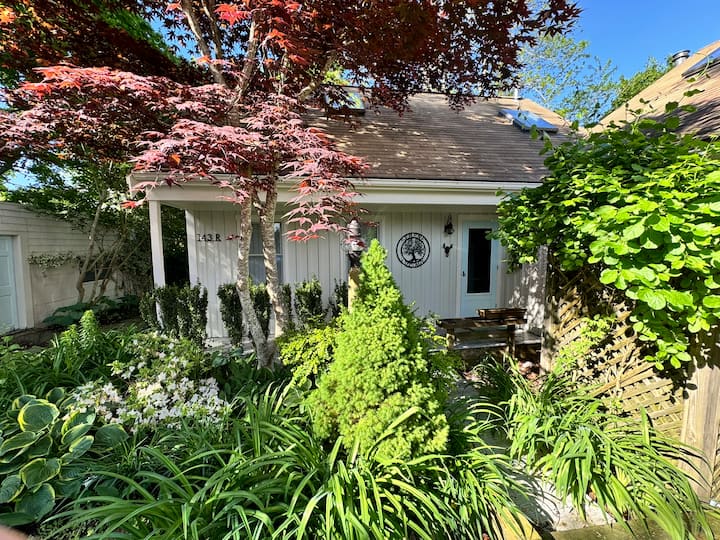 Serene Cottage (With Parking) In Provincetown - Provincetown, MA
