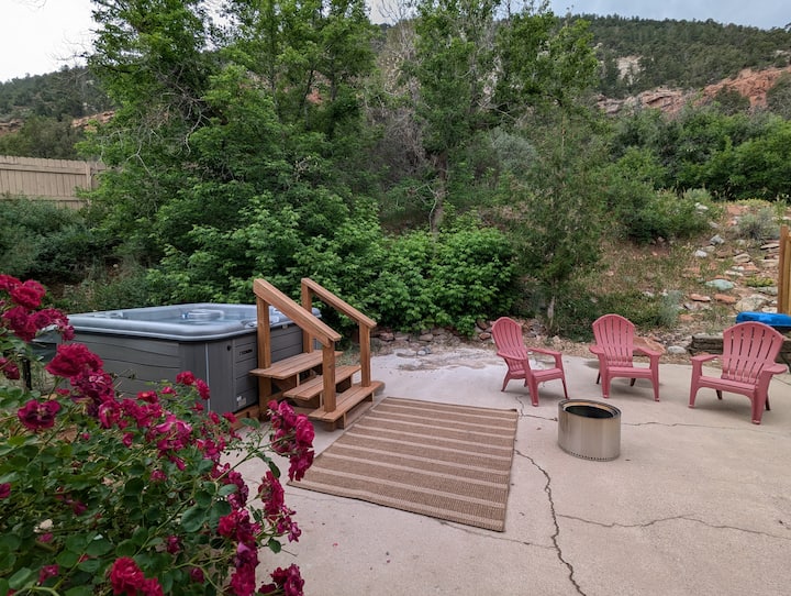 Animas Valley Lodge #2: Mountain View + Hot Tub! - Durango, CO