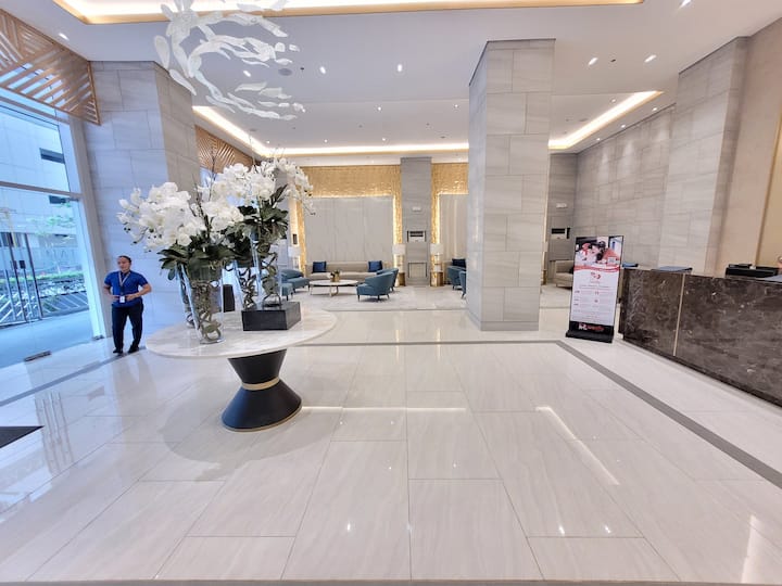 New Bright 1br Fame-pool View+internet+netflix - Ortigas Center