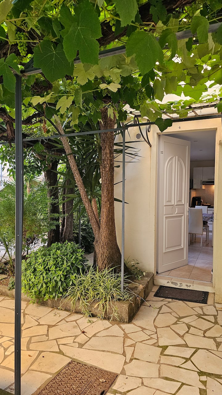 Comfy And Well Furnished Apartment Antibes Centre - Antibes