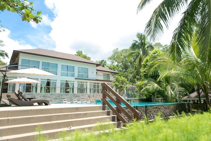 Montana Verde Resort - 4-bedroom - Antipolo