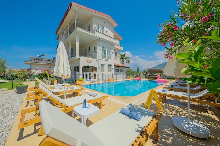 ÖLüdeniz’e Yakın |Merkezi , Balkon Manzaralı Suit - Ölüdeniz