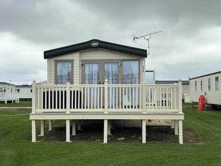 Hurley's 8 Berth Caravan Retreat At Camber - East Sussex