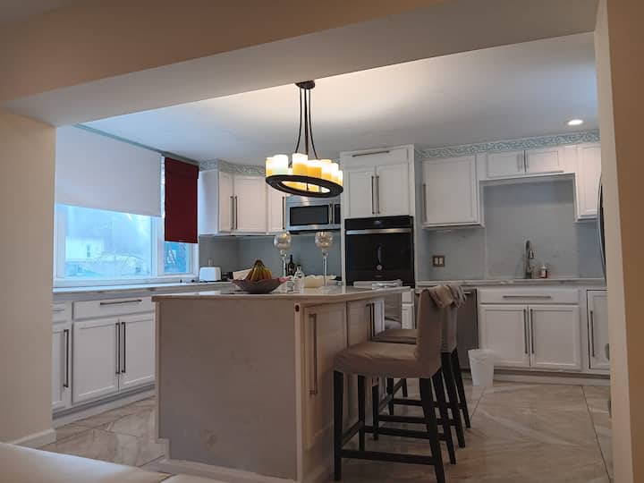 Nyc Nearby: Modern, Safe, & Spacious - New York City