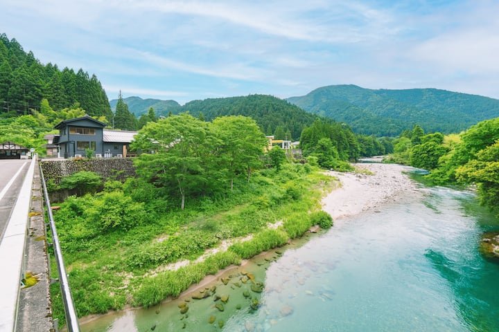 飲める天然水風呂＆ひのき香る本格サウナ｜Sup無料｜一棟貸切ヴィラ｜最大8名｜屋根付bbq・ピザ窯 - Gujo