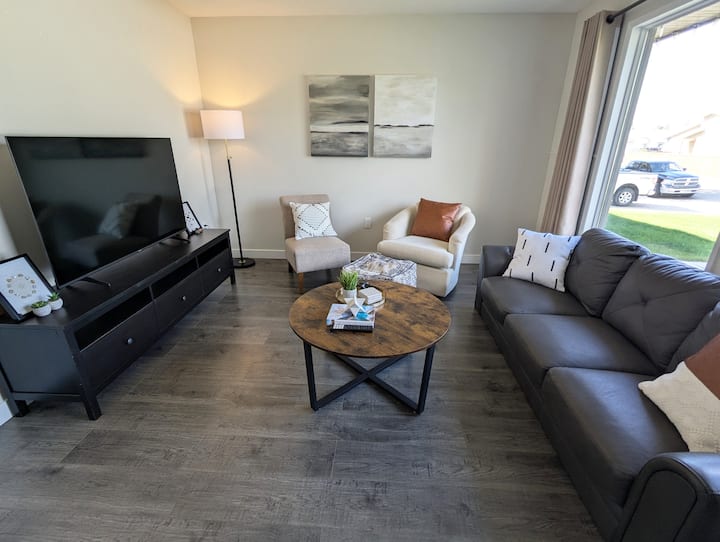 Little Red House In Medicine Hat - Medicine Hat