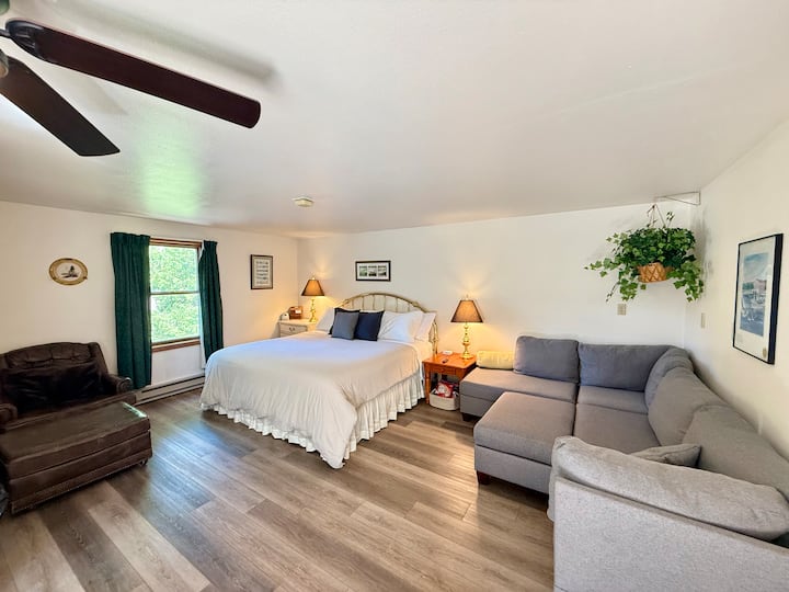 A Charming Suite For Two-walk To Lake Access - Door County, WI
