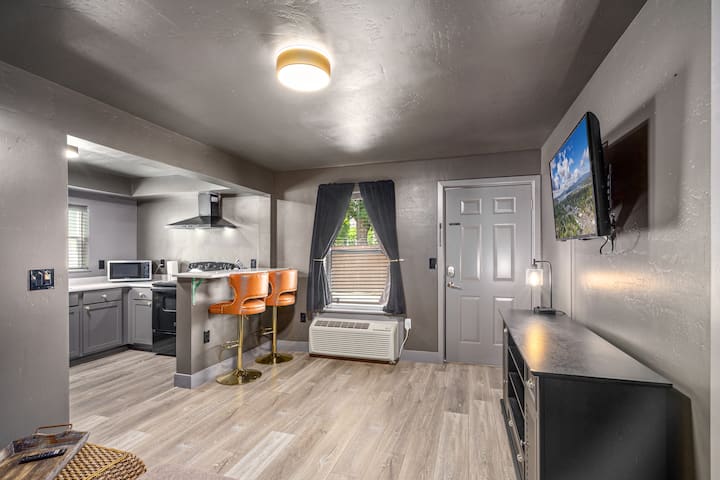 Downtown Charm: New Remodeled Lake Cda Apartments! - Coeur d'Alene, ID