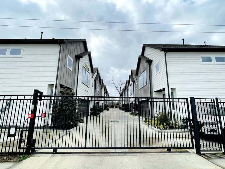 Spacious(1600sqf), 3br/2.5ba, 15min To Downtown - Houston, TX