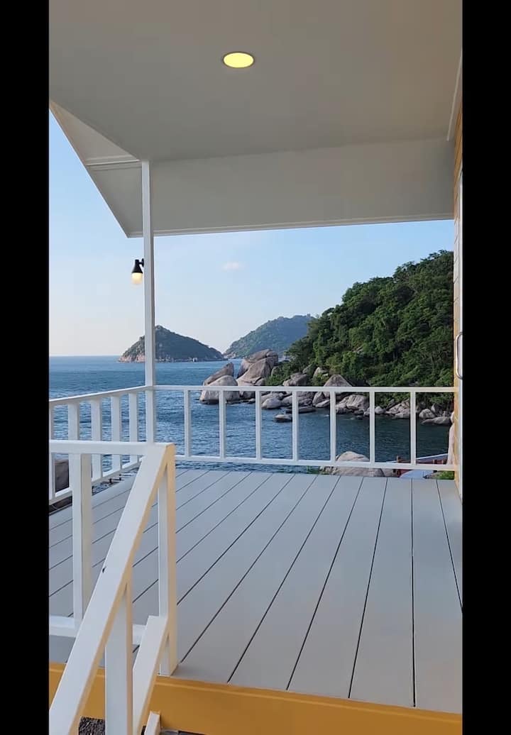 Grand Deluxe Sea View Bungalow! - Ko Tao