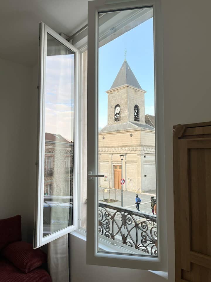 * Le Petit Nuage * Studio Lumineux Proche Paris - ibis Styles Paris Romainville