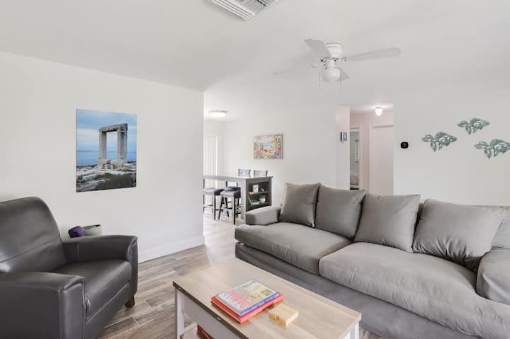 Home Away From Home. 1.5 Mi. From Jupiter Beaches - Jupiter, FL