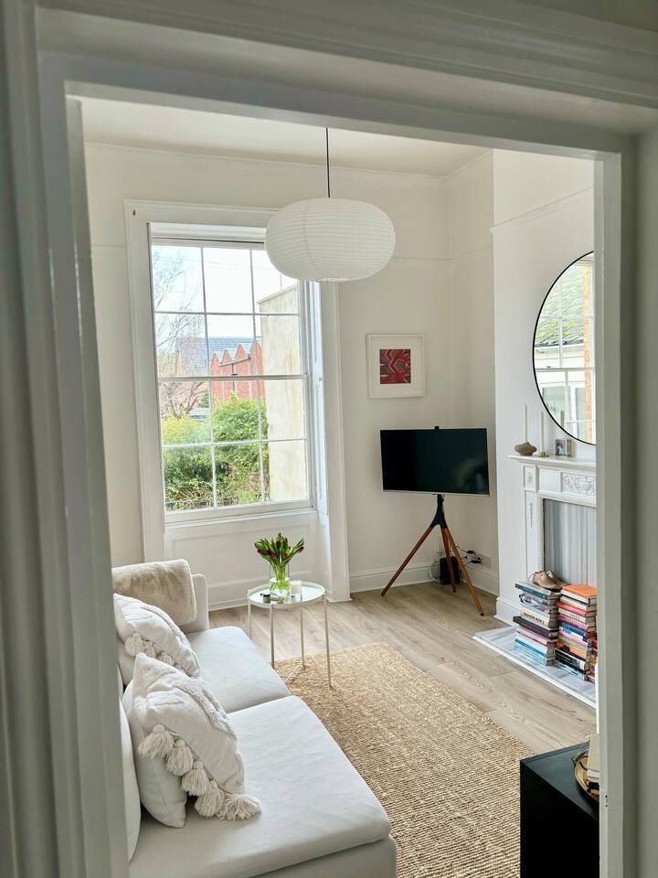 Beautiful One Bedroom Flat - Cheltenham