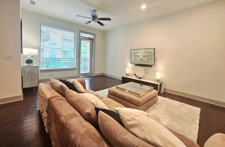 Modern Comfort: Cozy, With A Touch Of Nature - Richardson, TX