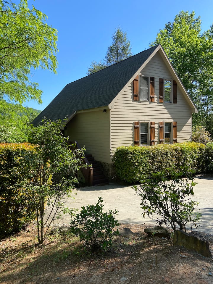 Hot Tub, Pool Table, Views! - Lake Lure, NC