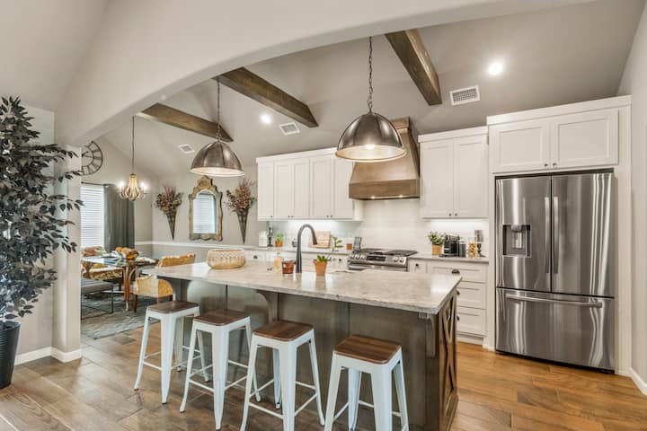 Modern Luxury Farmhouse - Broken Arrow, OK
