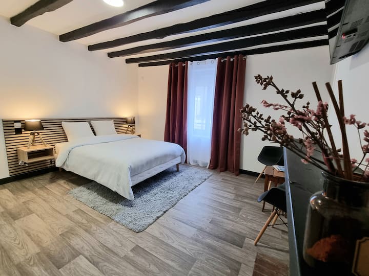 La Chambre Rouge - La Villa 33 - Chambre Privée - Argenton-sur-Creuse