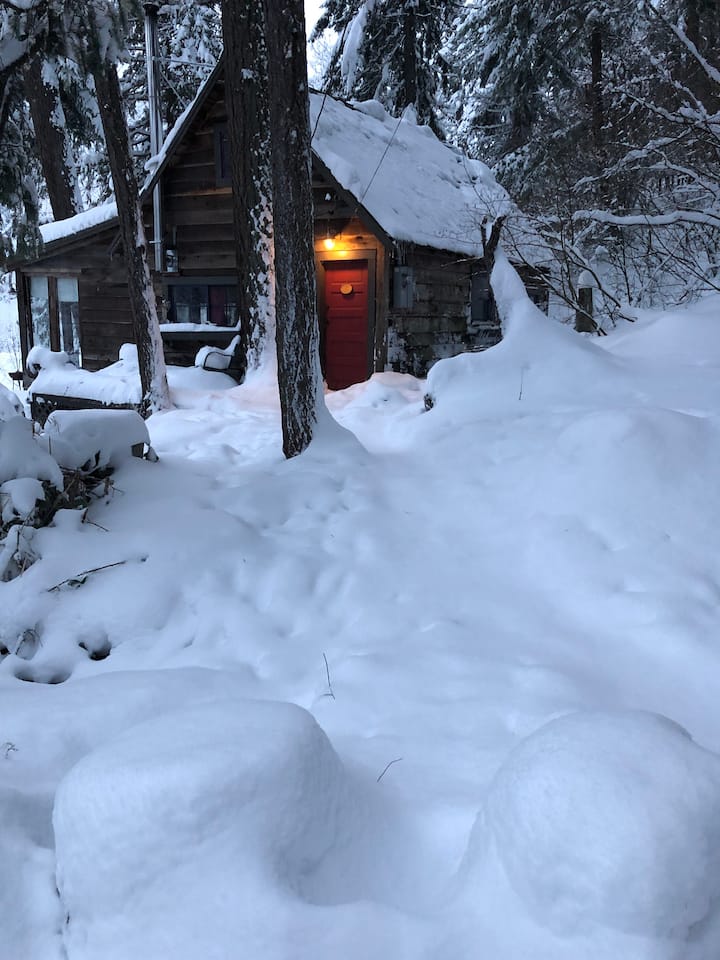 Charming River Cabin In The Woods - Hood River, OR