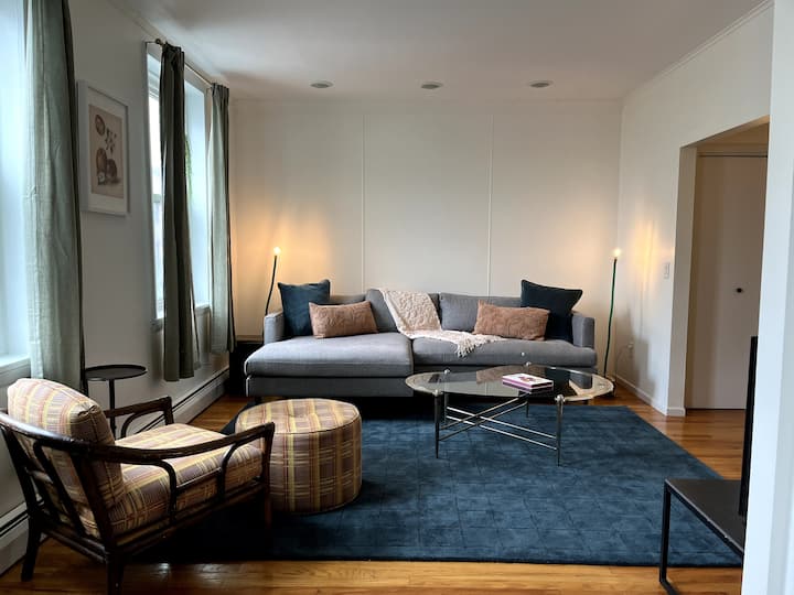 Bright & Airy 2-bedroom On Catskill's Main Street - Catskill, NY