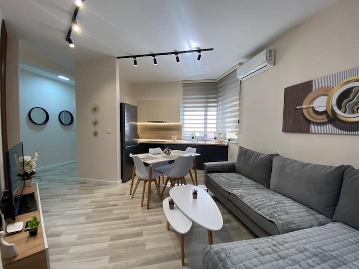 A Downtown Gem: Comfortable Apartment In Tirana - Tirana