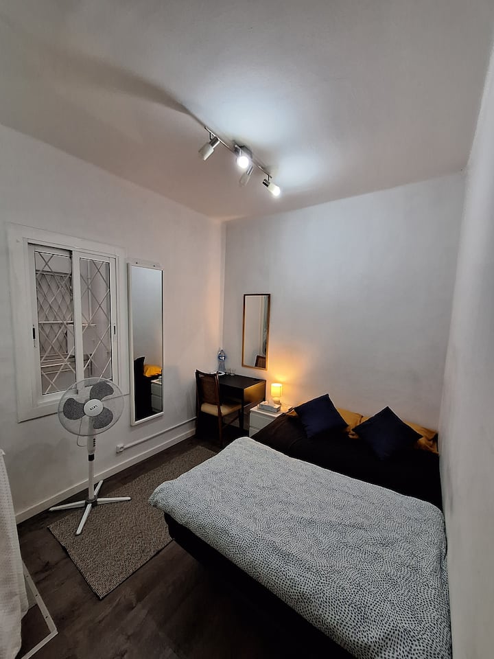Comfy Double Room In Family Flat - Barcelone