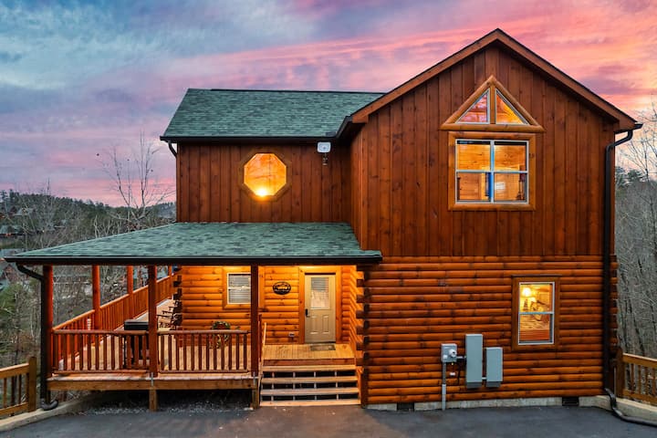 Perfect Christmas Cabin 4br Pet Friendly, Pool - Pigeon Forge, TN