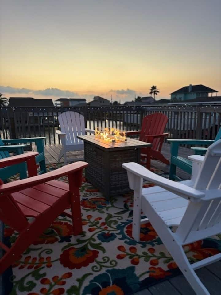Bay Breeze - Waterfront Home - Jamaica Beach, TX