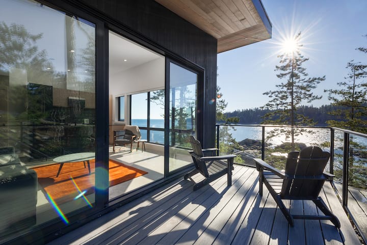 Waterfront Sunshine Coast Home - Halfmoon Bay - Sechelt