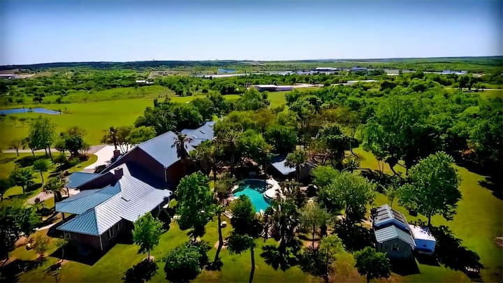 •The Big Haus•
     Texas Oasis - New Braunfels, TX