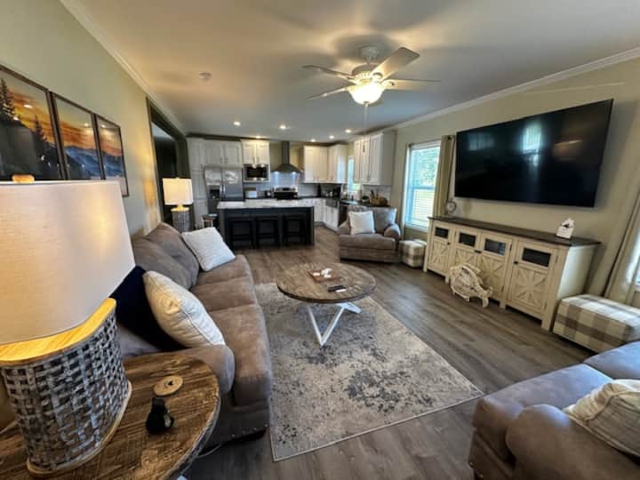 New! Bass & Bear Bungalow - Dandridge, TN