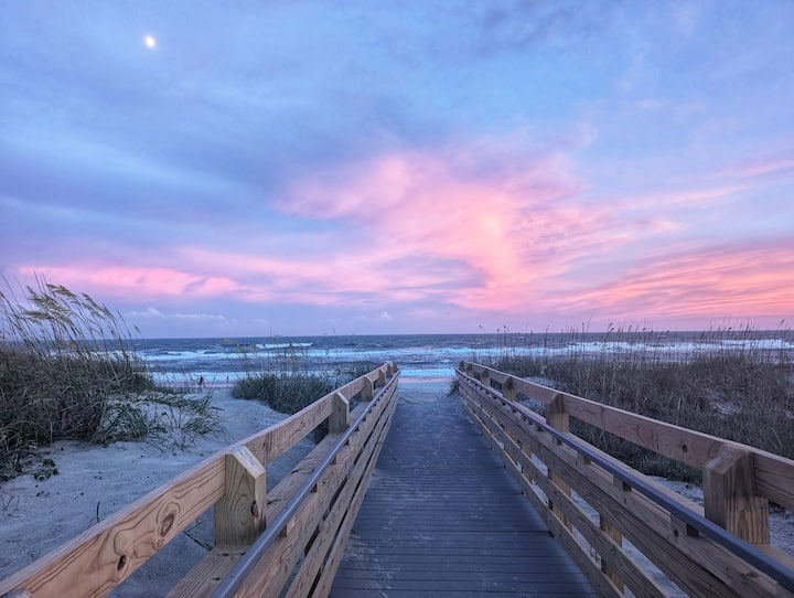 Barefoot Beach Club: Make Memories With Us - Atlantic Beach, NC
